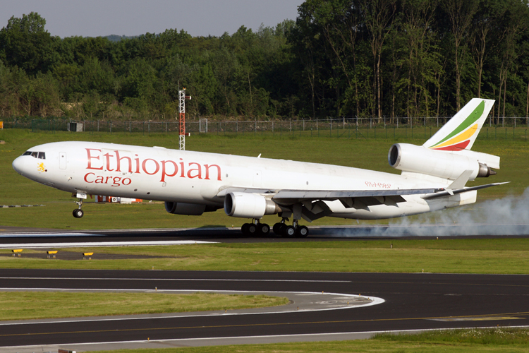 planes-international.com - Dusseldorf Airport